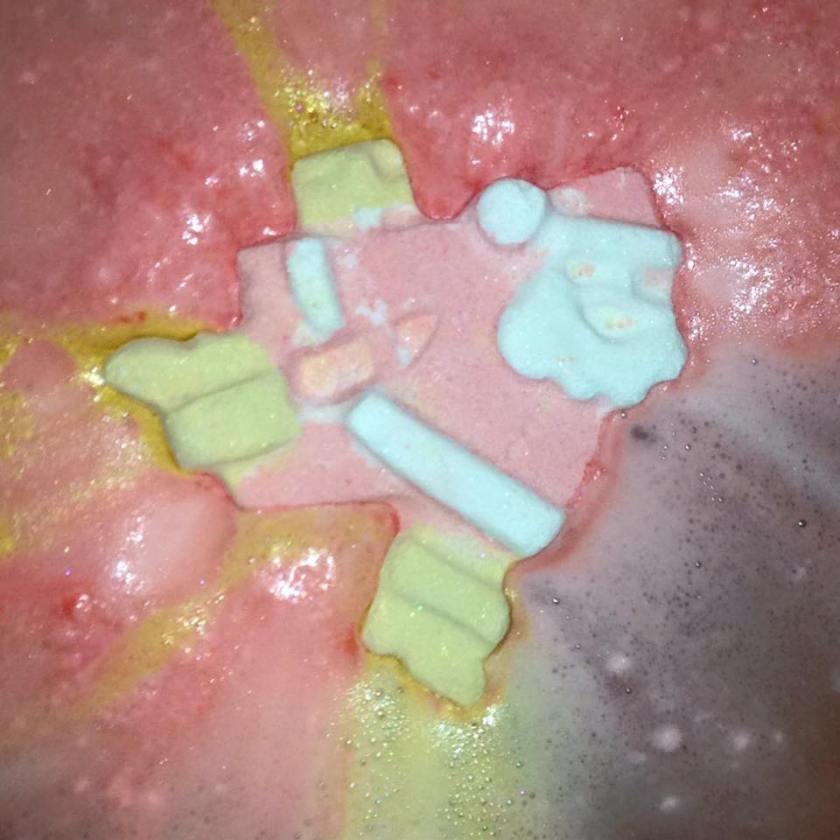 Snowdrift Bath Bomb from Lush – Lush Upon A Time