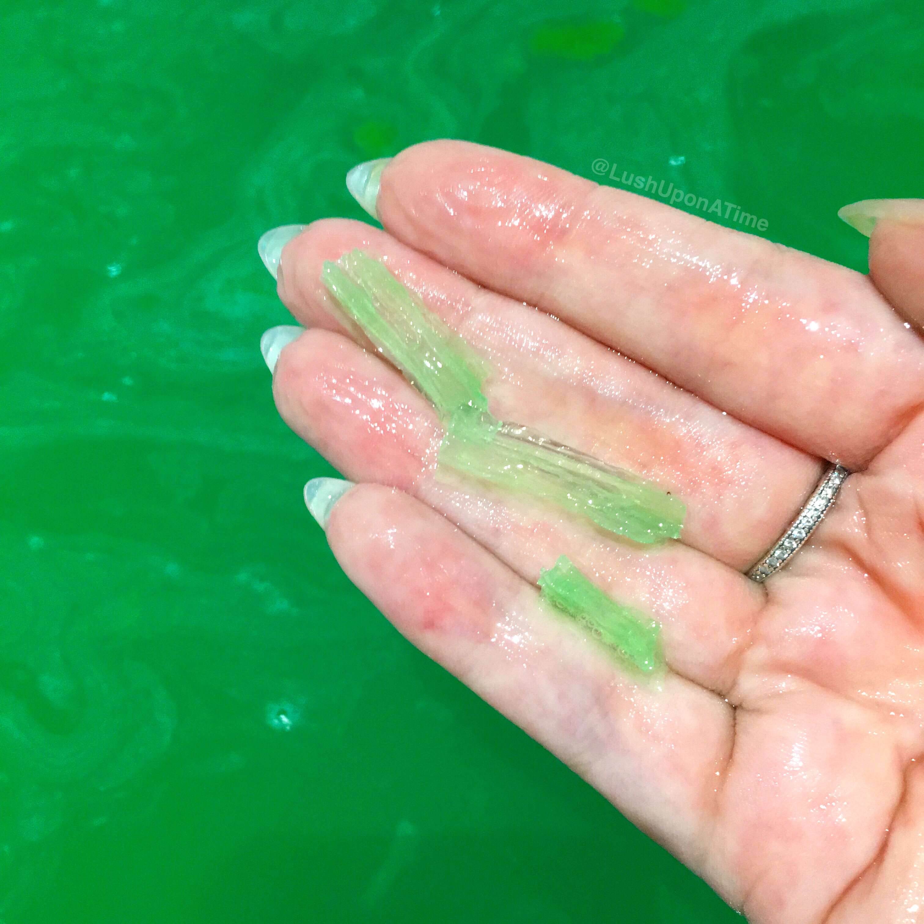 Turtle Jelly Bomb from Lush review – Lush Upon A Time